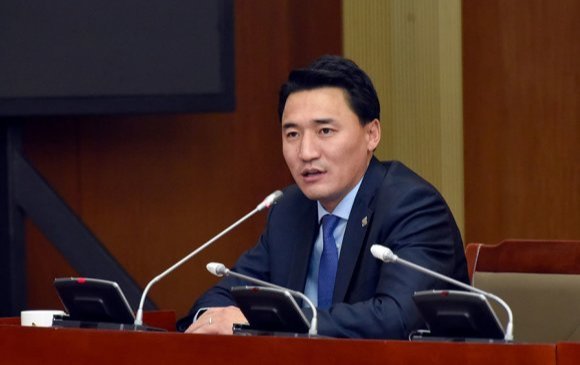 Г Дамдинням Ардын хүүхдээс англи хэлийг харамлаж болохгүй